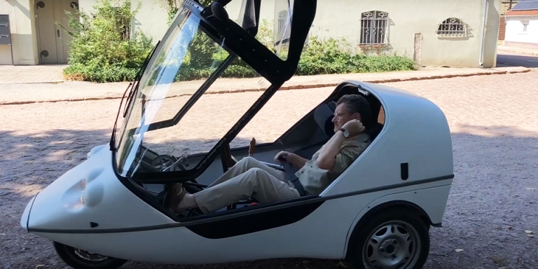 youtube.com: Pfarrer aus Osternienburg fährt dreirädriges Elektromobil • Blog